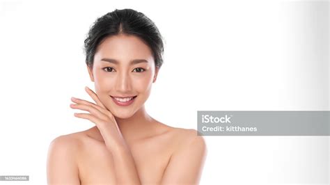 아름 다운 미소 젊은 아시아 여자입니다 하얀 바탕에 하얀 이빨 치과 치료 치과 개념입니다 20 24세에 대한 스톡 사진 및 기타