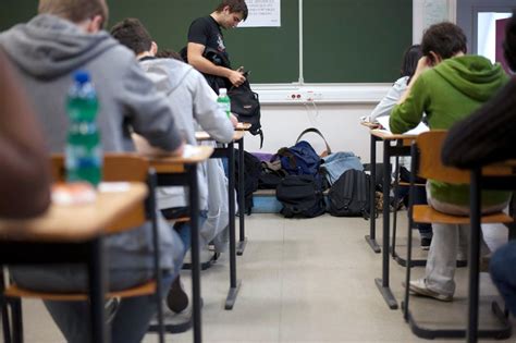 Linterdiction du téléphone portable à lécole une mesure