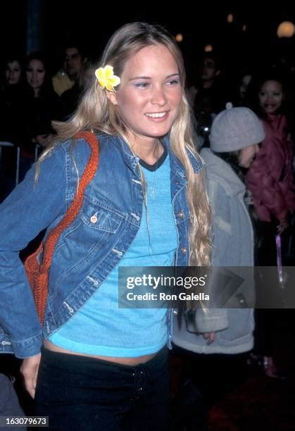 Singer Hoku Photos And Premium High Res Pictures Getty Images