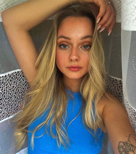 Patrycja Na Instagramie „weird Arm 🤨” Hair Styles Long Hair Styles