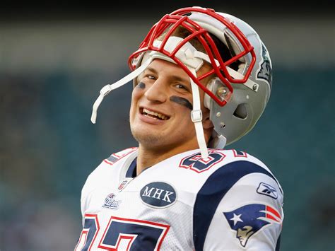 Gronk Responds To Tweet Saying Broncos Will Take Out His Knees In The Most Gronk Way Possible