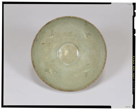 C0078326 青磁象嵌雲鶴文鉢 東京国立博物館 画像検索