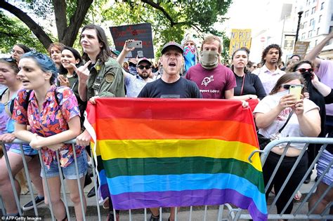 Straight Pride Parade Draws Marchers Protesters Daily Mail Online