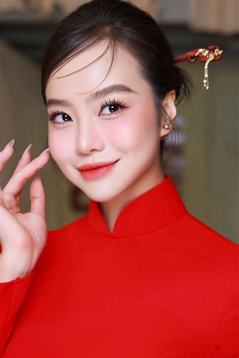 Hoa Hậu Kiều Ngân đeo Trang Sức Nửa Tỷ Hí Hửng Theo Tronie Ngô Về Nhà