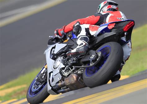 Neue aggressive Sportreifen von Bridgestone: RS10 und RS10R