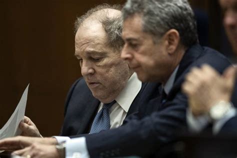 À Son Procès Weinstein Accusé De Sêtre Servi De Son Pouvoir Pour