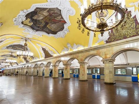 В московском метро пьяная пара пыталась заняться сексом ВИДЕО читать