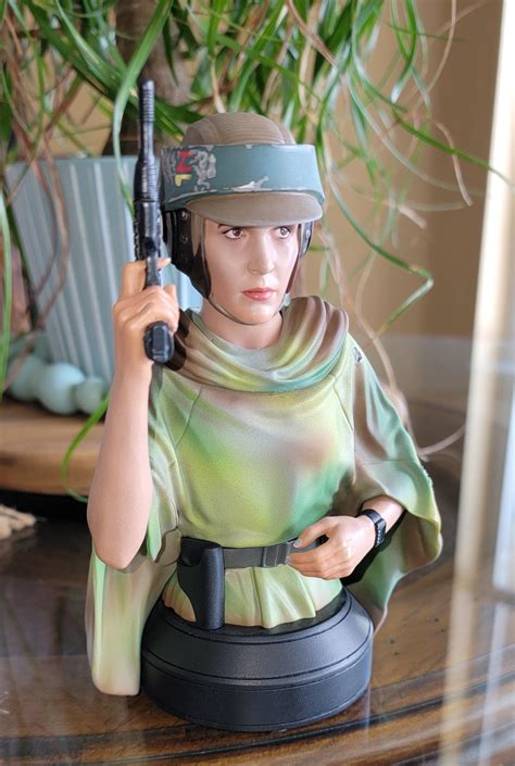 Princess Leia Organa Endor Mini Bust Page 2 Forums