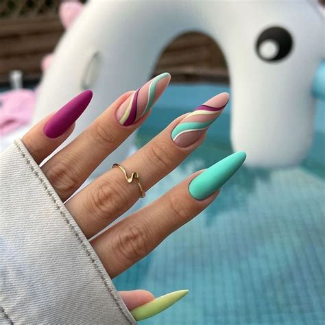 51 Swirl Nails That Are Absolutely Mesmerizing TheFab20s Nagels