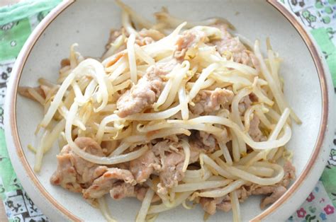 食材はたった2つ、食費節約もかなうストックおかず「もやしと豚こまの甘辛炒め」 武田真由美連載 フーディストノート