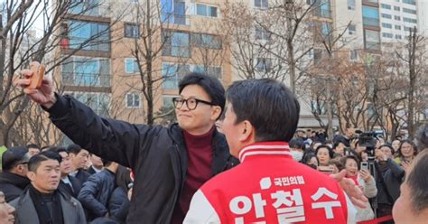 한동훈·안철수 李살던 양지마을서 ‘브이 쿡 정치포토