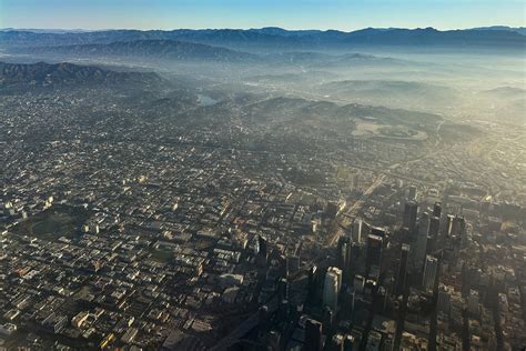 Magnitude 44 Earthquake Rattles Los Angeles