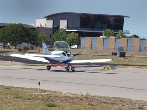 a canopy advantage while in taxi mode at addison airport editorial