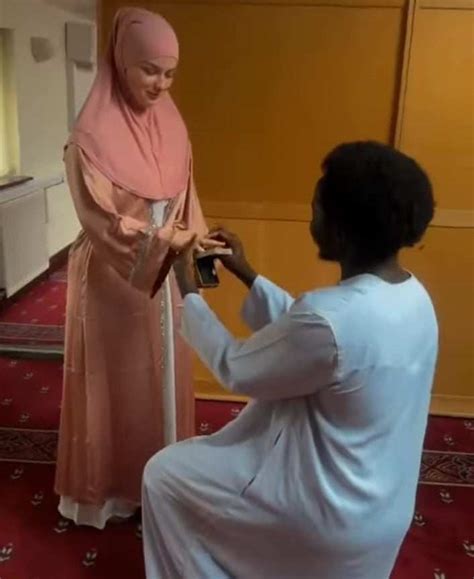 شاهد بالصورة والفيديو شاب سوداني يتزوج من خواجية حسناء محجبة كان