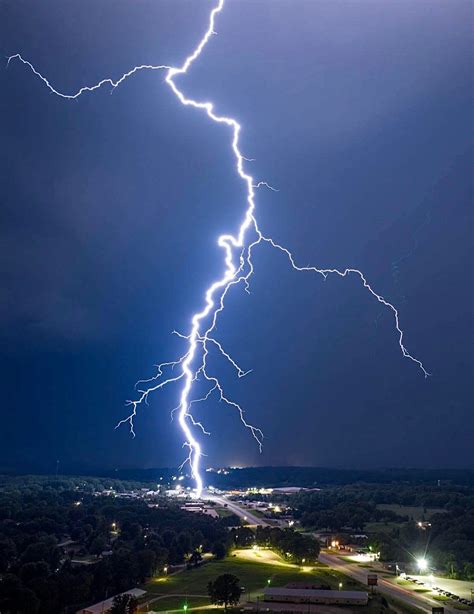 Tulsa Traveler Captures Shocking Lightning Strike In West Plains West Plains Daily Quill