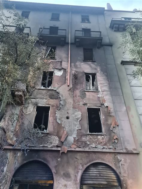 Incendio A Milano A Gambara Il Rogo Partito Da Unautofficina Il