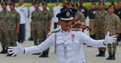 Hari Pahlawan Pantomim Khas Op Subuh Meruntun Jiwa Berita Harian