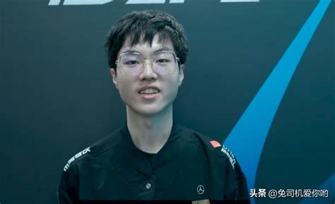 【英雄联盟】rng迷之换人终止连胜，ceo站出来道歉，这是他该做的事情？ 3楼猫