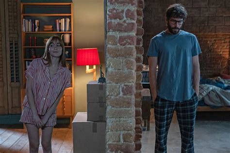 Pared Con Pared La Comedia Romántica Netflix Con Vecinos En Problemas