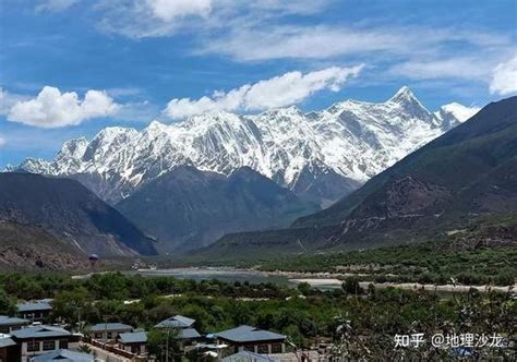 海拔高度相当的南迦巴瓦峰和托木尔峰垂直自然带分布却差异巨大 知乎