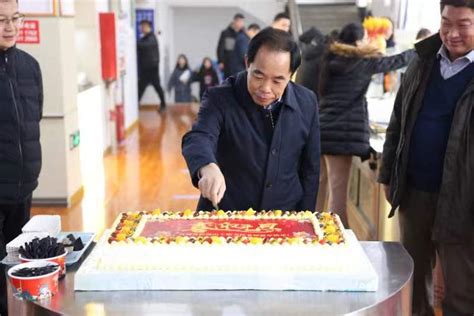 食堂开展甜甜蜜蜜迎元旦蛋糕免费品尝活动 欢迎访问山东农业工程学院后勤管理处