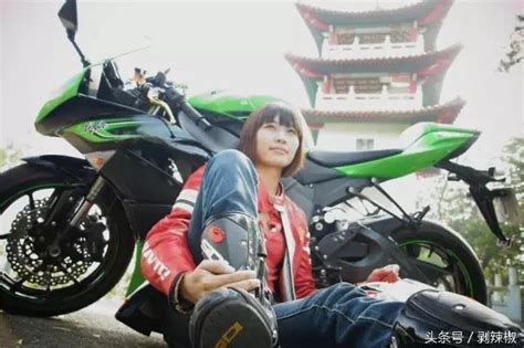 愛騎摩托車的女孩長啥樣，你根本不知道！ 每日頭條