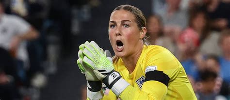 Manchester Uniteds Mary Earps Nominated For Fifa Best Goalkeeper Man