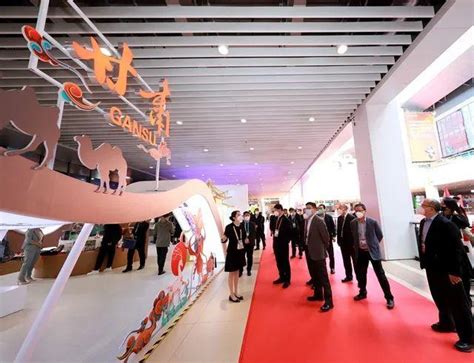 第五届进博会甘肃交易团与会领导嘉宾一行到人文交流甘肃展示馆巡馆 知乎