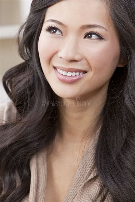 Portrait Schöne Junge Asiatische Chinesische Frau Stockfoto Bild Von