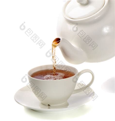 茶被倒入茶杯子被隔绝在白色背景上倒茶图片 包图网企业站