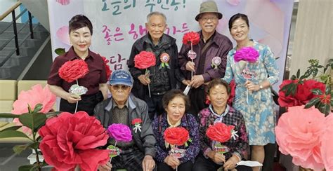 단양노인복지관 어르신들 풍성한 어버이날 행사에 함박웃음
