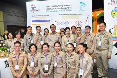 พลเอก ประยุทธ์ จันทร์โอชา นายกรัฐมนตรีและรัฐมนตรีว่าการกระทรวงกลาโหม