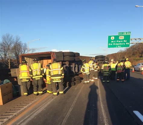 I 84 Tractor Trailer Rollover Closes Two Lanes In Danbury Danbury