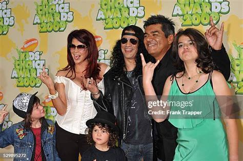 London Emilio Hudson Photos And Premium High Res Pictures Getty Images