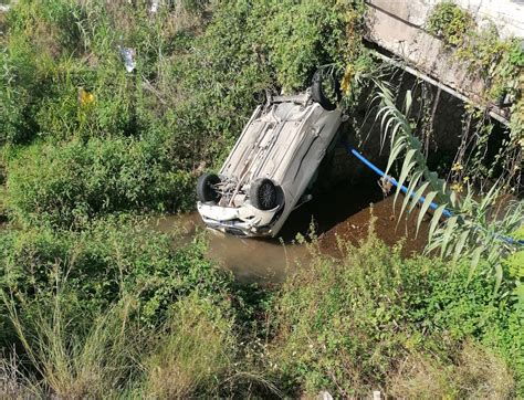 Paura A Ardea Scontro Tra Due Auto Una Si Ribalta E Finisce Nel
