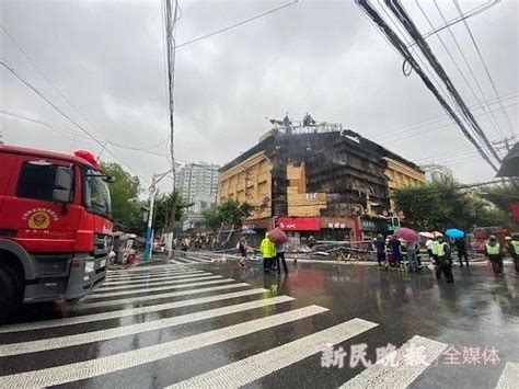 突发！上海静安一多层公共建筑发生火灾！消防部门通报处置路口静安区