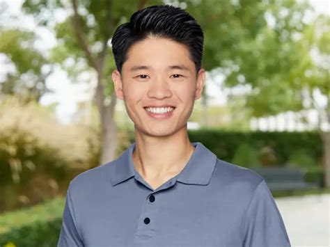 Choose The Perfect Headshot Backgrounds 2024 Capturely