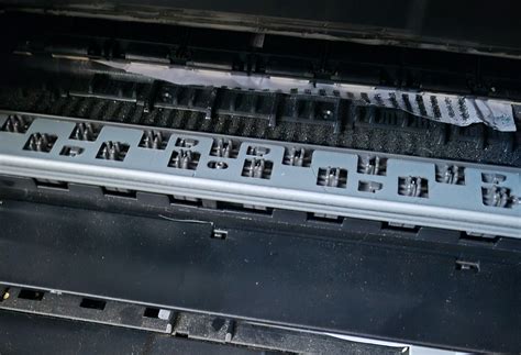 전자기기 프린터에 종이가 끼었는데 어떻게 해야할가