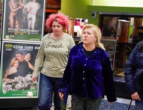 Лили Иванова и Христо Стоичков изпратиха Славчо Пеев с цветя снимки