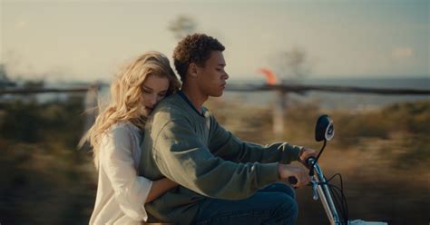 Recensie Knokke Off In De Zomerhit Van Netflix Blijken Nederlanders