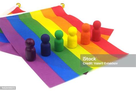 고립 된 Lgbt 프라이드 깃발에 무지개 색깔의 인물 개념에 대한 스톡 사진 및 기타 이미지 개념 규칙 기 Istock