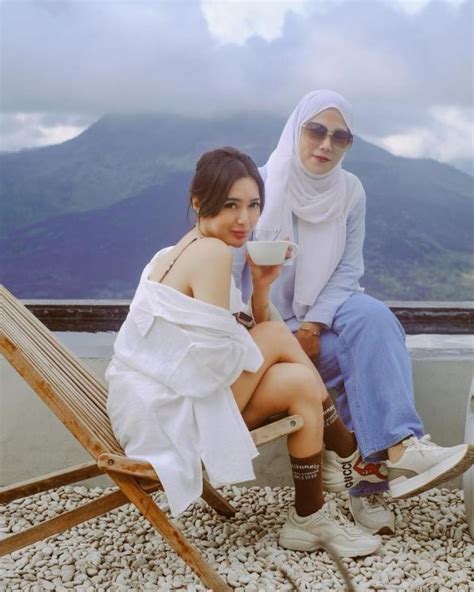 11 Potret Wika Salim Liburan Bareng Keluarga Di Bali Gayanya Stylish Abis