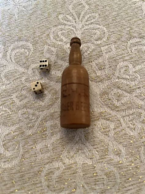 ANCIENNE PETITE BOUTEILLE miniature en bois avec dés EUR