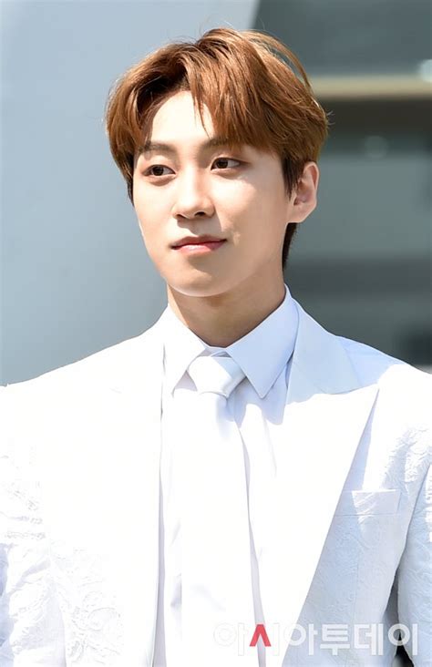 포토 블랭키 U 지금 시선은 네이트 뉴스