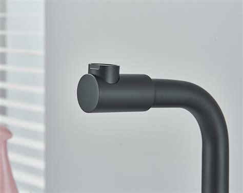 ברז מתכוונן לכיור מקלחת אינטגרלי שחור מט מקט 3491 קלאס ברז יבואני אביזרי אמבט ומטבח