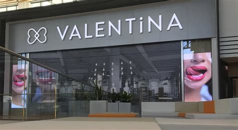 La Marca De Moda Femenina Valentina Símbolo Del Auge Y Caída Del