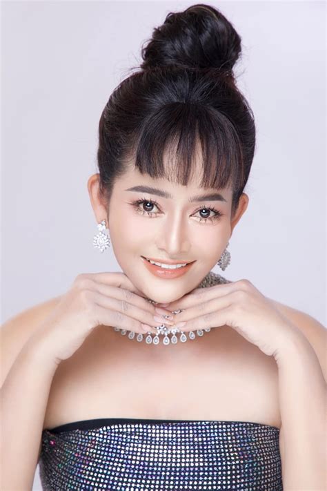 មិនសូវបានឃើញប៉ុន្មានទេ តែមកម្ដងនេះ ខ្ញុង បង្ហាញសម្រស់ស្រស់ស្អាតដូចនារីកូរ៉េ Khmerload