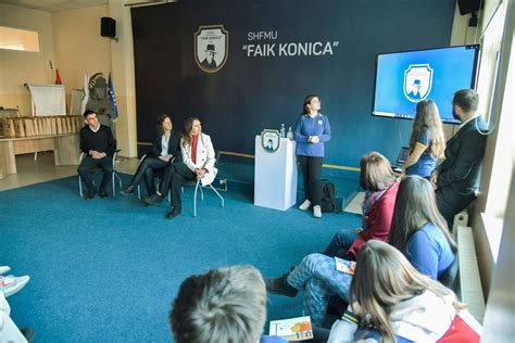 Ministret Nagavci E Rizvanolli Biseduan Me Nxënësit E Shkollës “faik