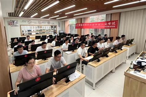 我校韩志豪老师荣获舟山首个人工智能训练师高级技师证书 浙江国际海运职业技术学院
