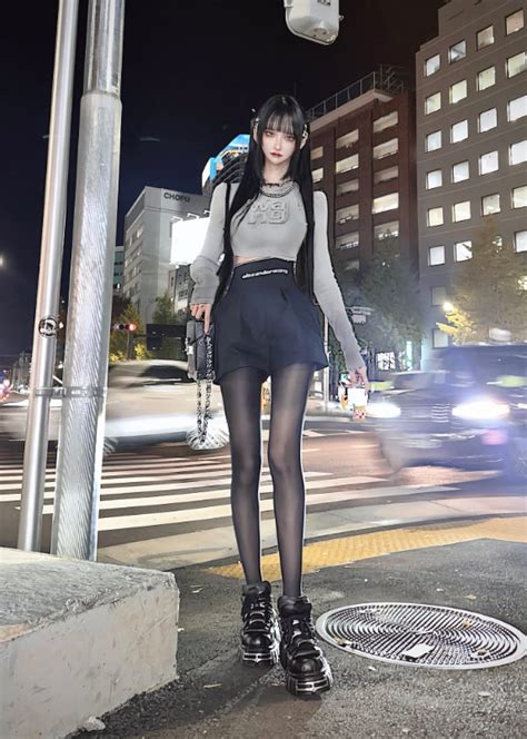 「超絶気強い高身長キツネ顔お姉さん」高嶺ヒナ、圧巻スタイル際立つ私服ショット公開 Entame Next アイドル情報総合ニュースサイト